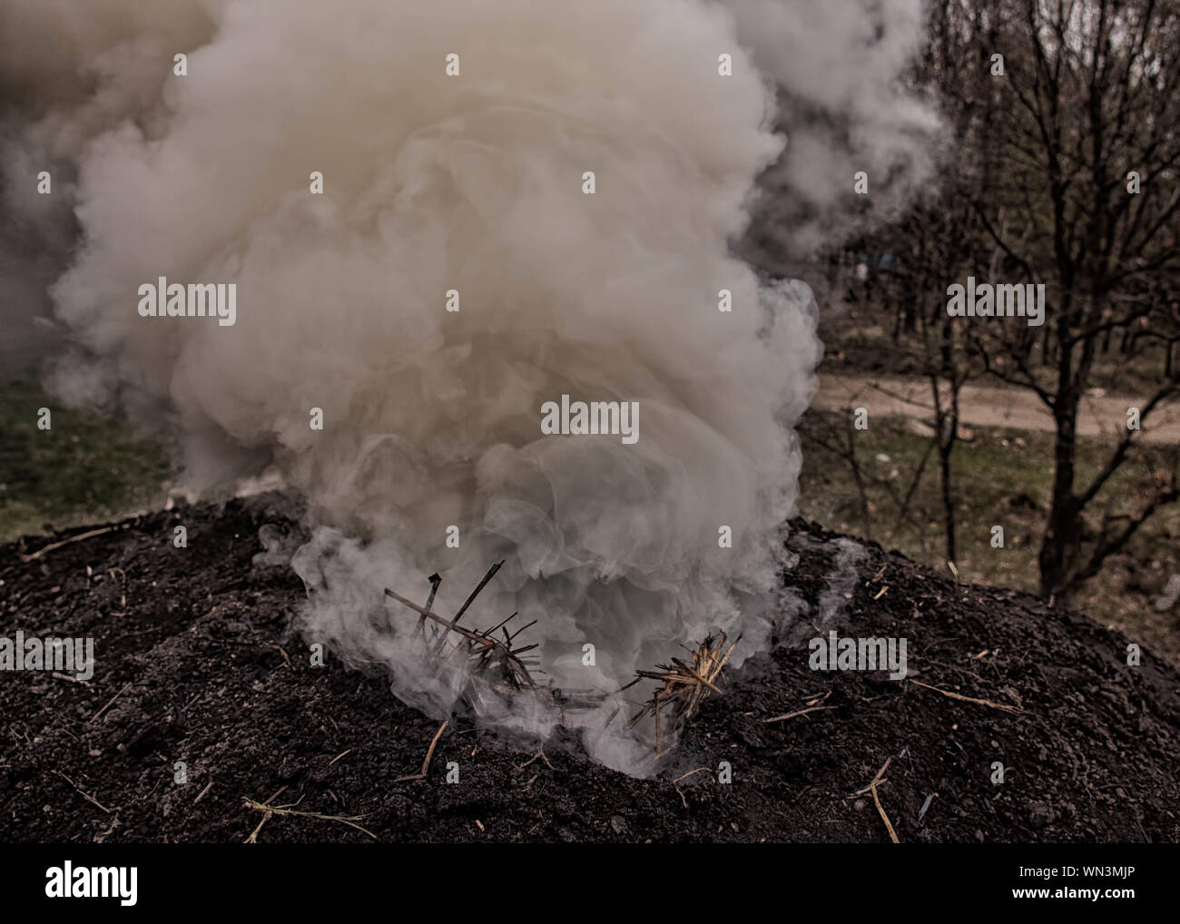Mud in air hi-res stock photography and images - Alamy