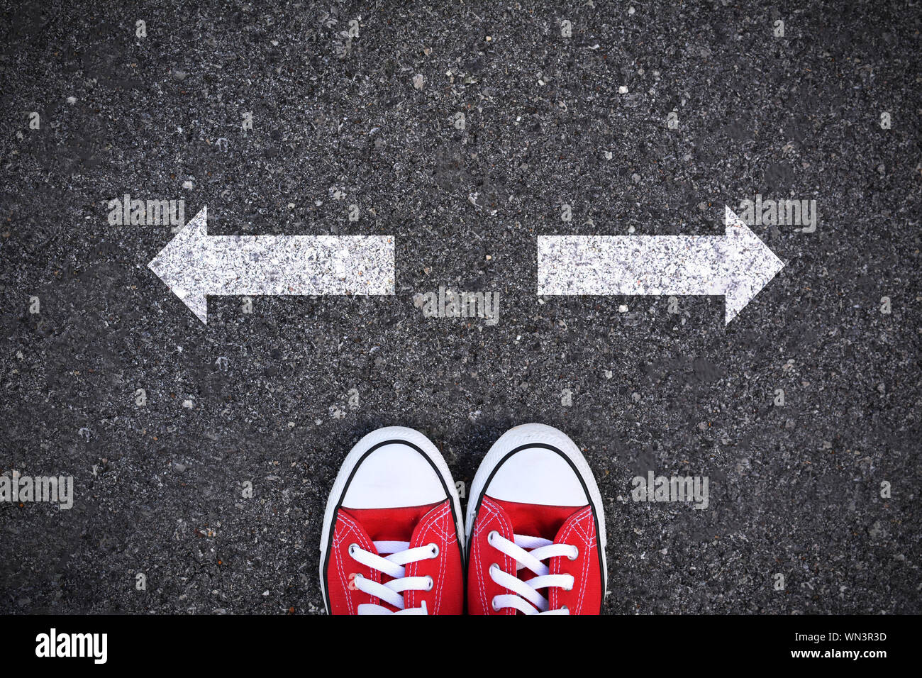 Opposite arrow hi-res stock photography and images - Alamy