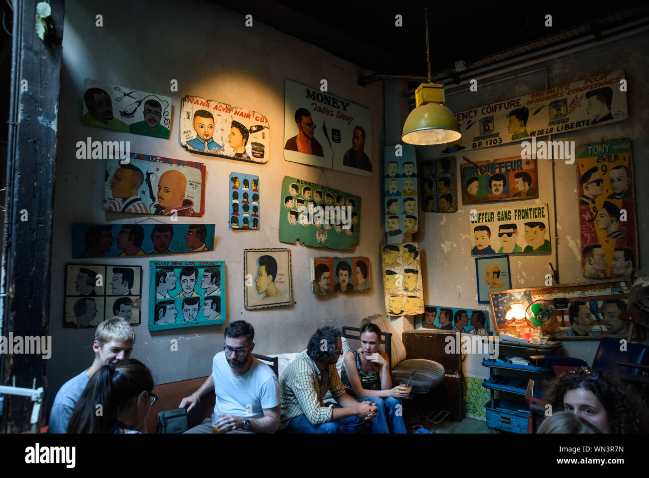Paris, Bar-Restaurant Le Comptoir General Stock Photo - Alamy
