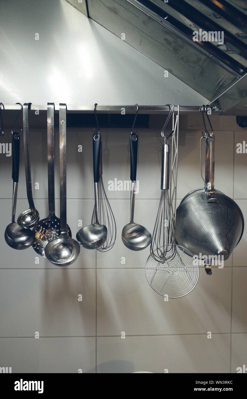 Hanging utensils hi-res stock photography and images - Alamy
