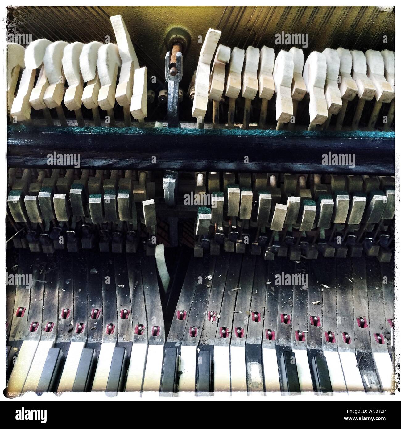 Broken piano keys Cut Out Stock Images & Pictures - Alamy