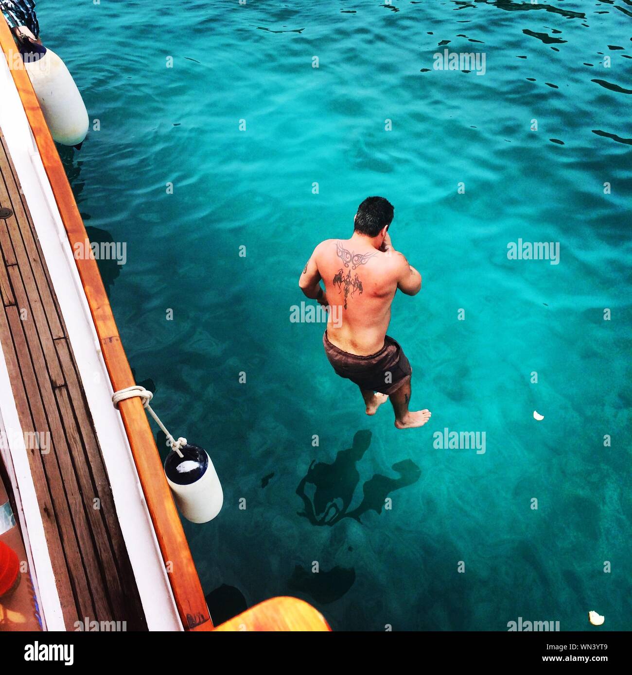 People jumping water from boat hi-res stock photography and images - Alamy