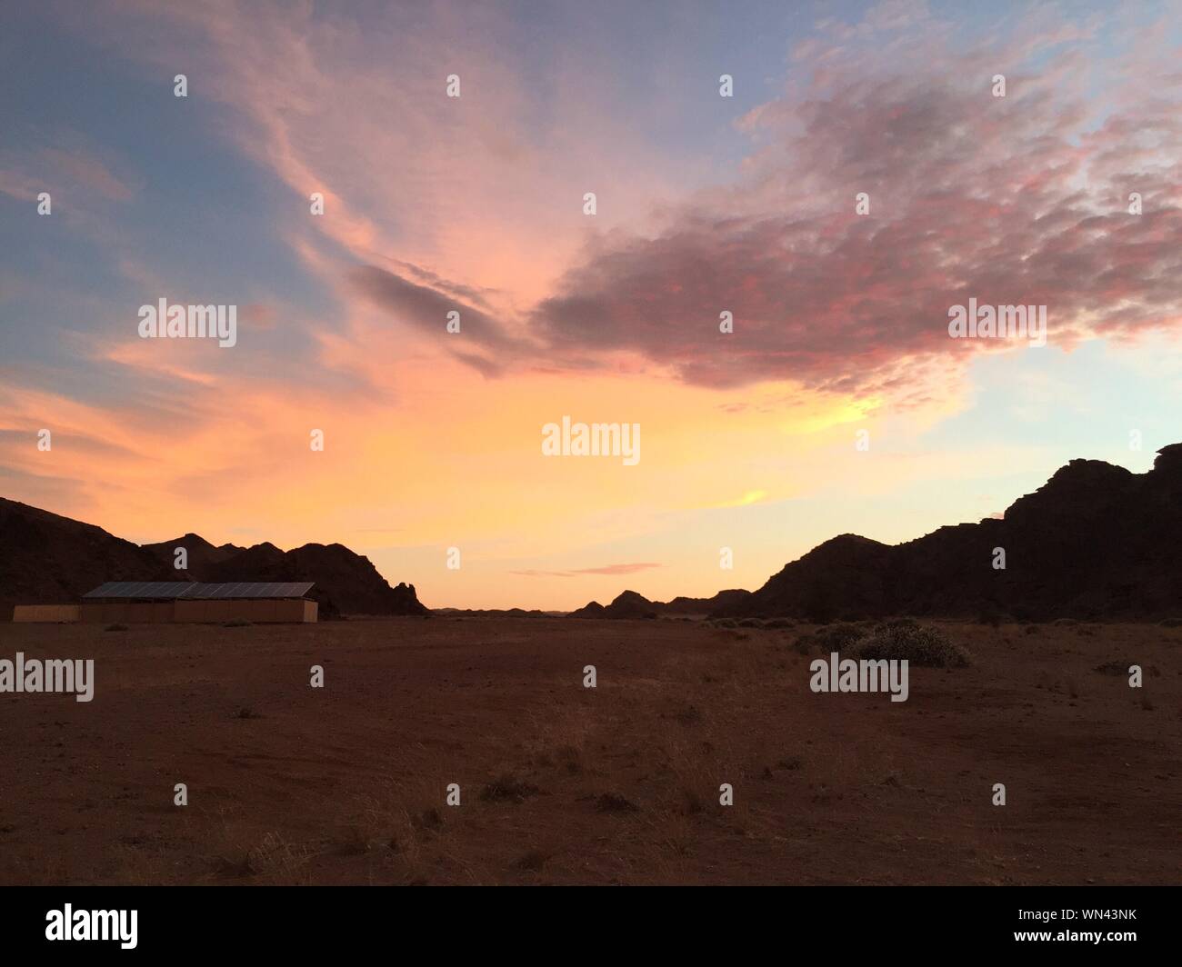 Solar panels in desert hi-res stock photography and images - Alamy