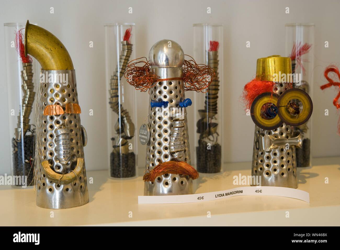 Paris, Gallerie 'Used but Useful', Kunst aus Recyclingmaterial - Paris ...