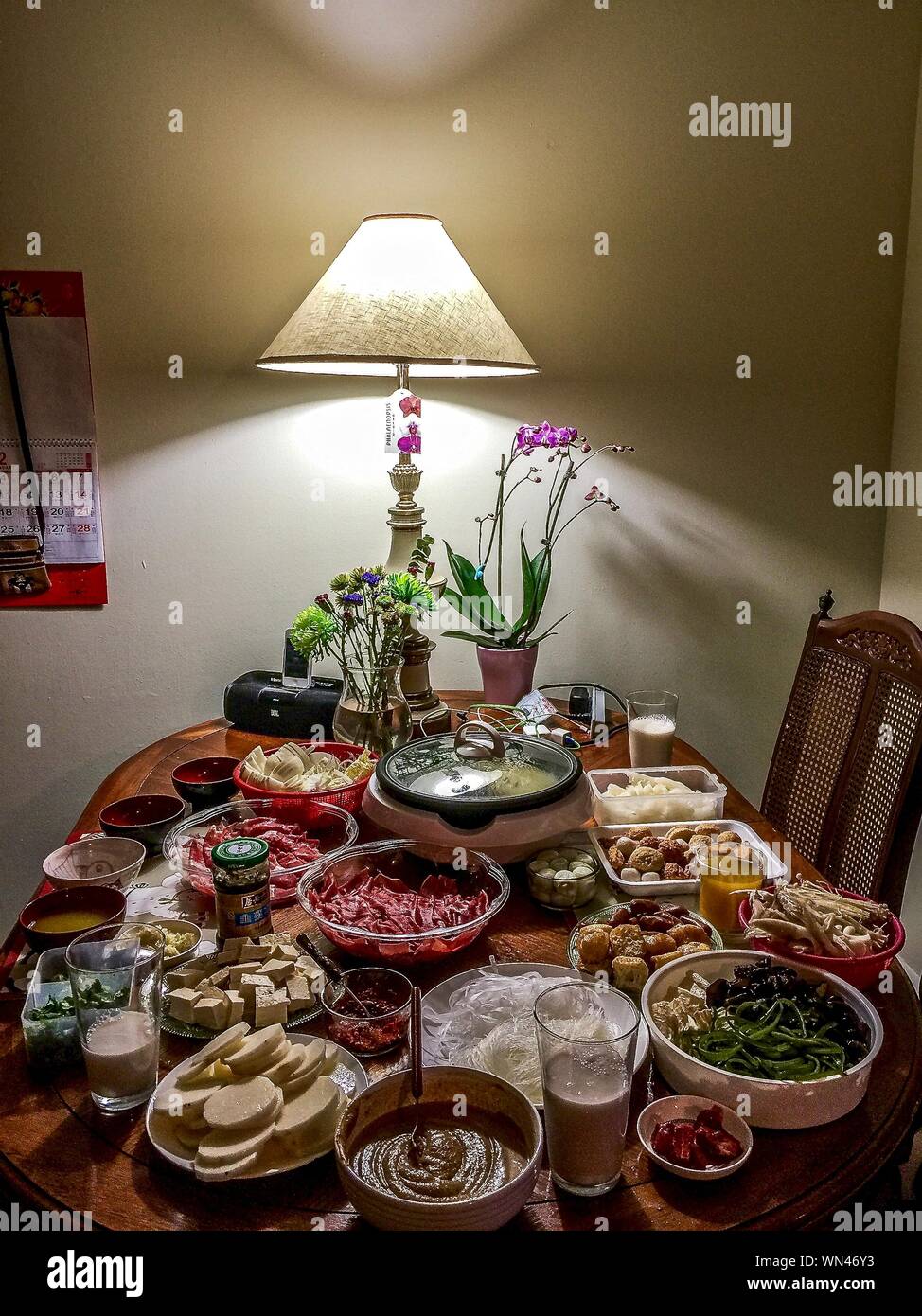 Table feast hi-res stock photography and images - Alamy