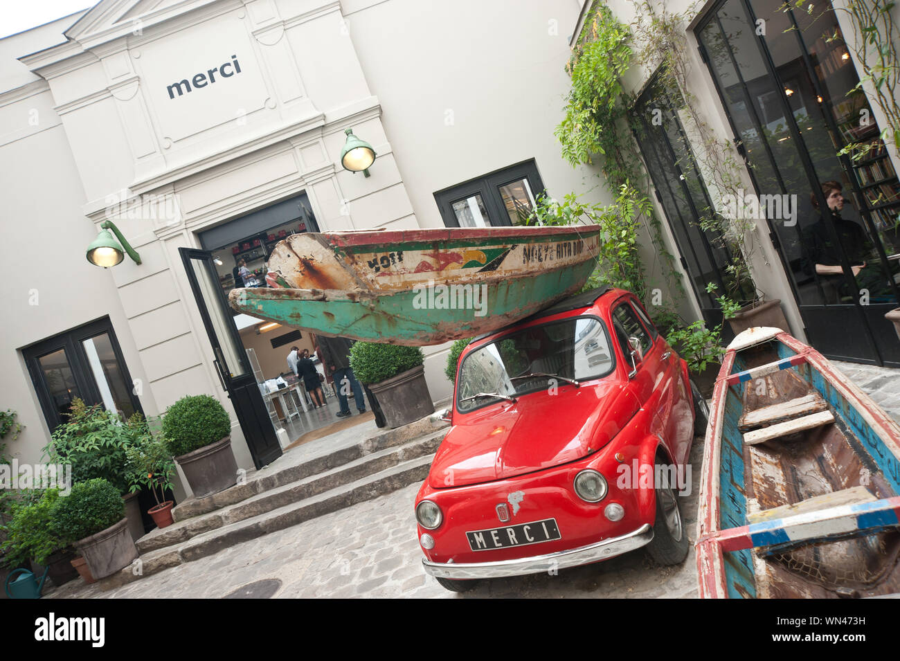 Merci paris hi-res stock photography and images - Alamy