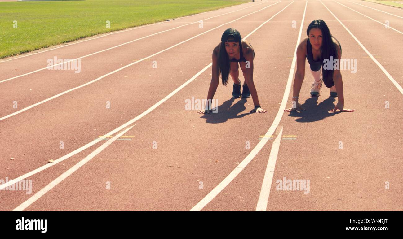 Two women starting running race hi-res stock photography and images - Alamy