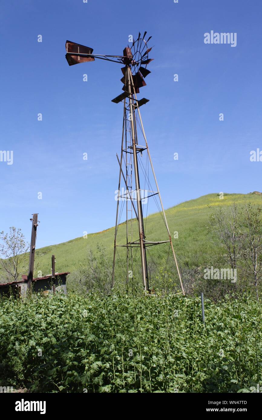 Western metal windmill hi-res stock photography and images - Alamy