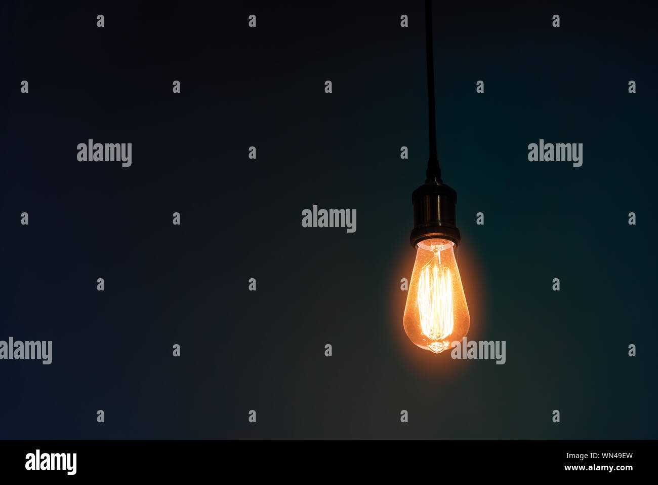 Old fashioned light bulb hi-res stock photography and images - Alamy