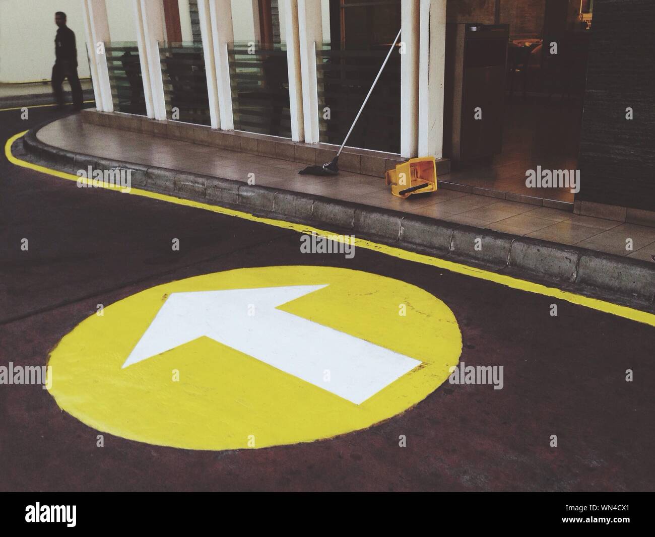 Arrow building hi-res stock photography and images - Alamy