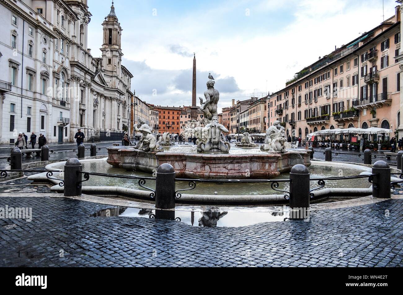 Buildings around water hi-res stock photography and images - Alamy