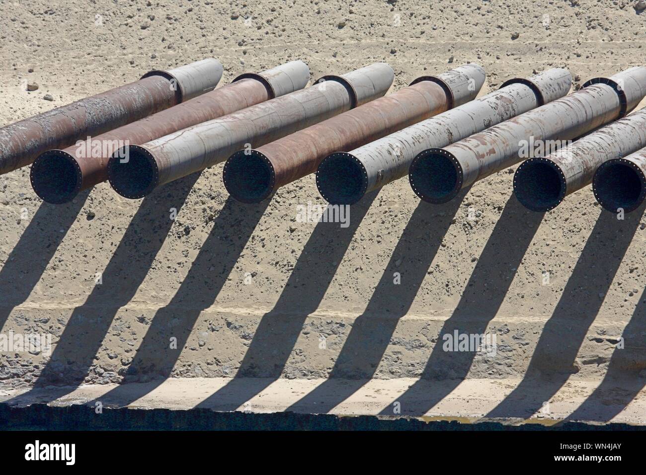 Lines wall hi-res stock photography and images - Alamy