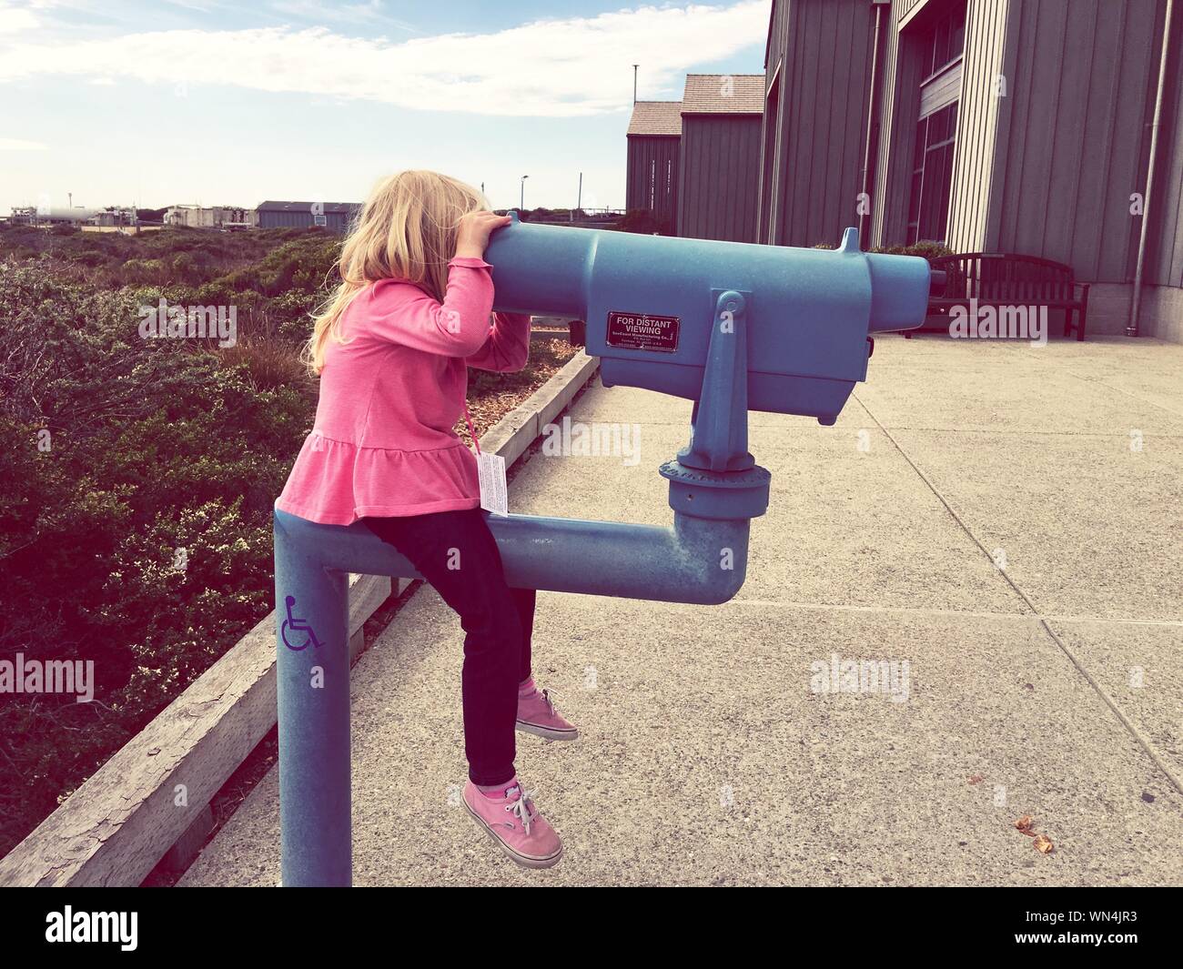 Through telescope view hi-res stock photography and images - Alamy