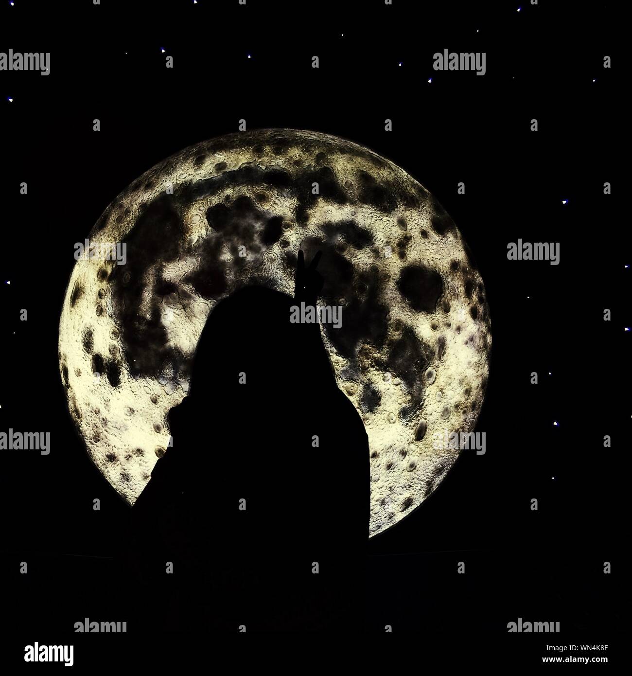 Woman moon hi-res stock photography and images - Alamy