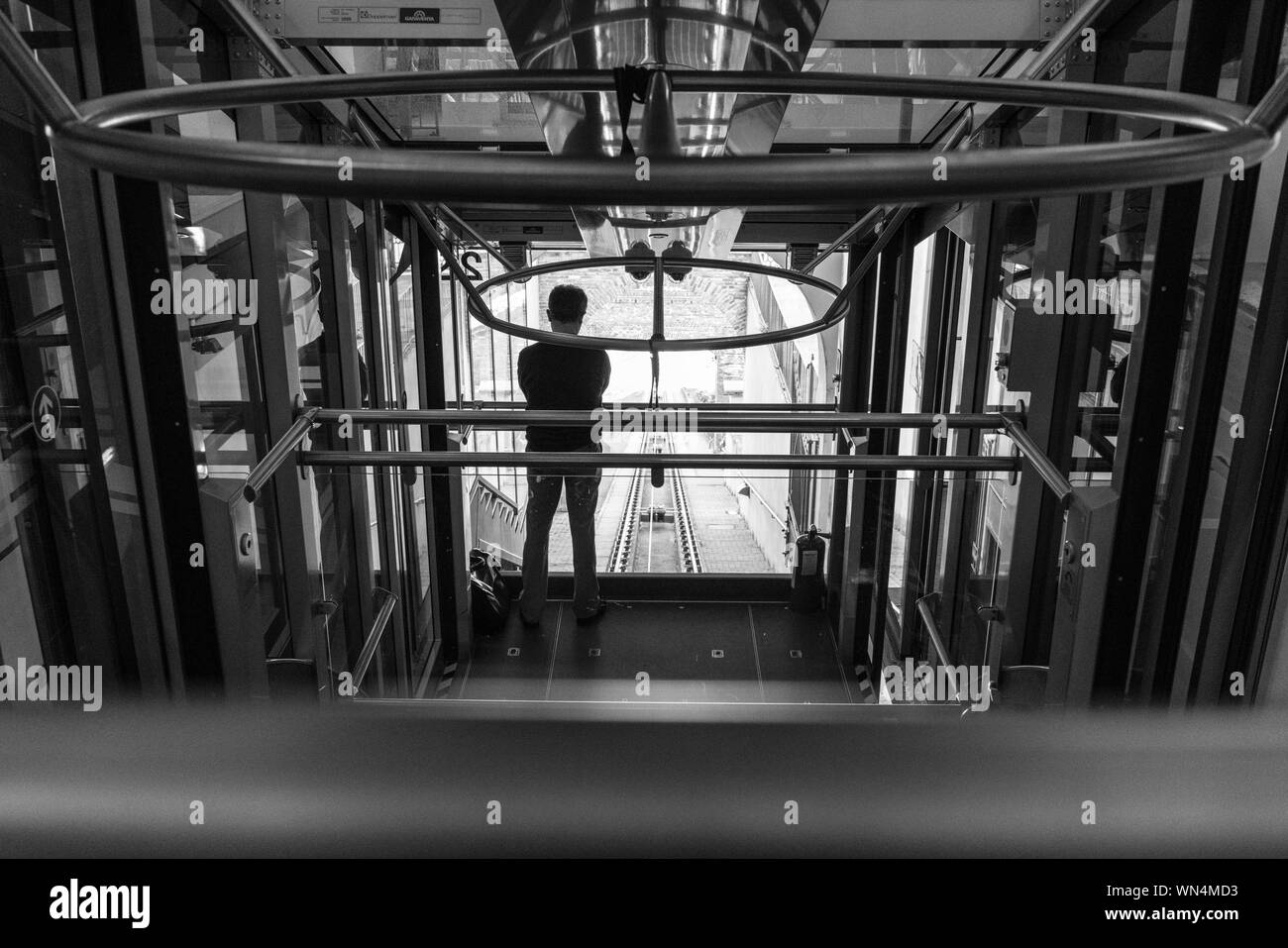 Man lift elevator hi-res stock photography and images - Alamy
