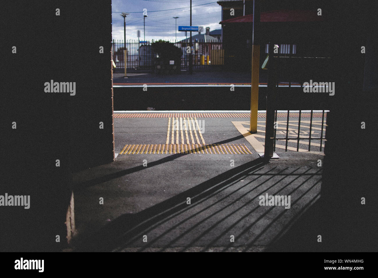 Empty station platform hi-res stock photography and images - Alamy