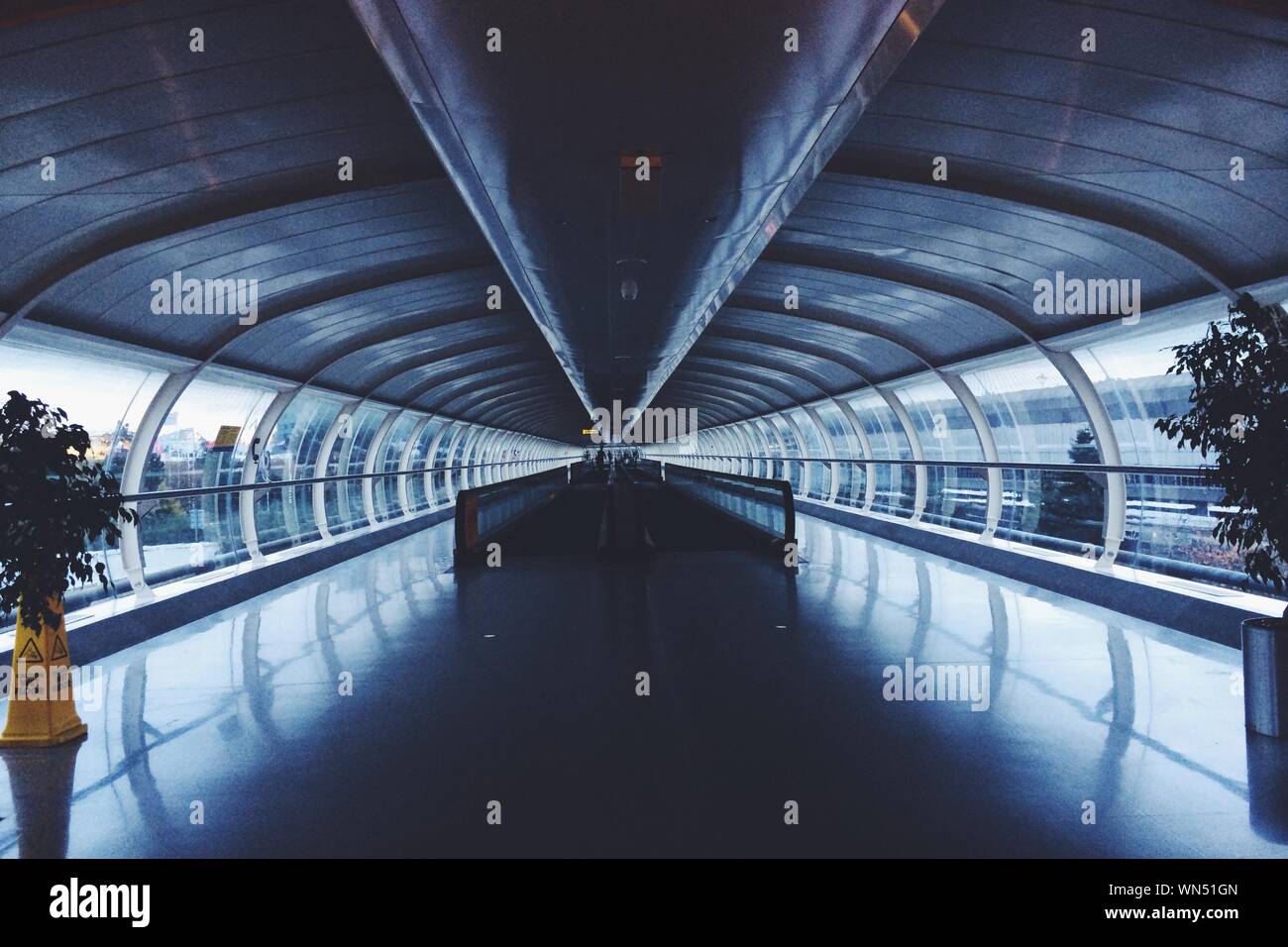 Walkway interior hi-res stock photography and images - Alamy