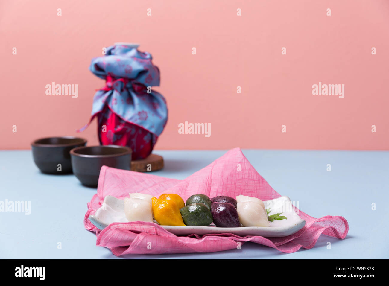 Traditional korean pottery hi-res stock photography and images - Alamy