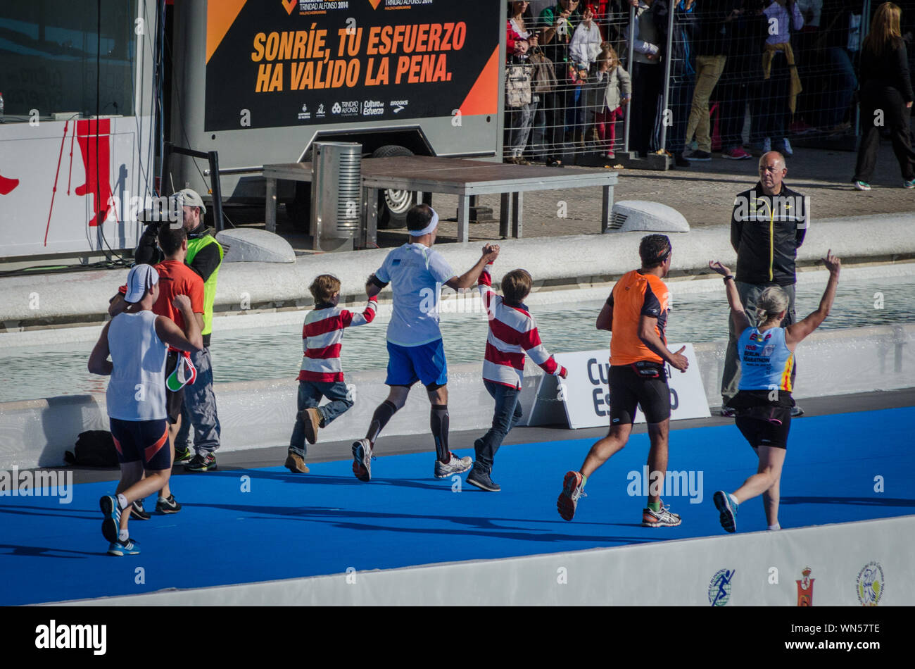 Runner goal hi-res stock photography and images - Alamy