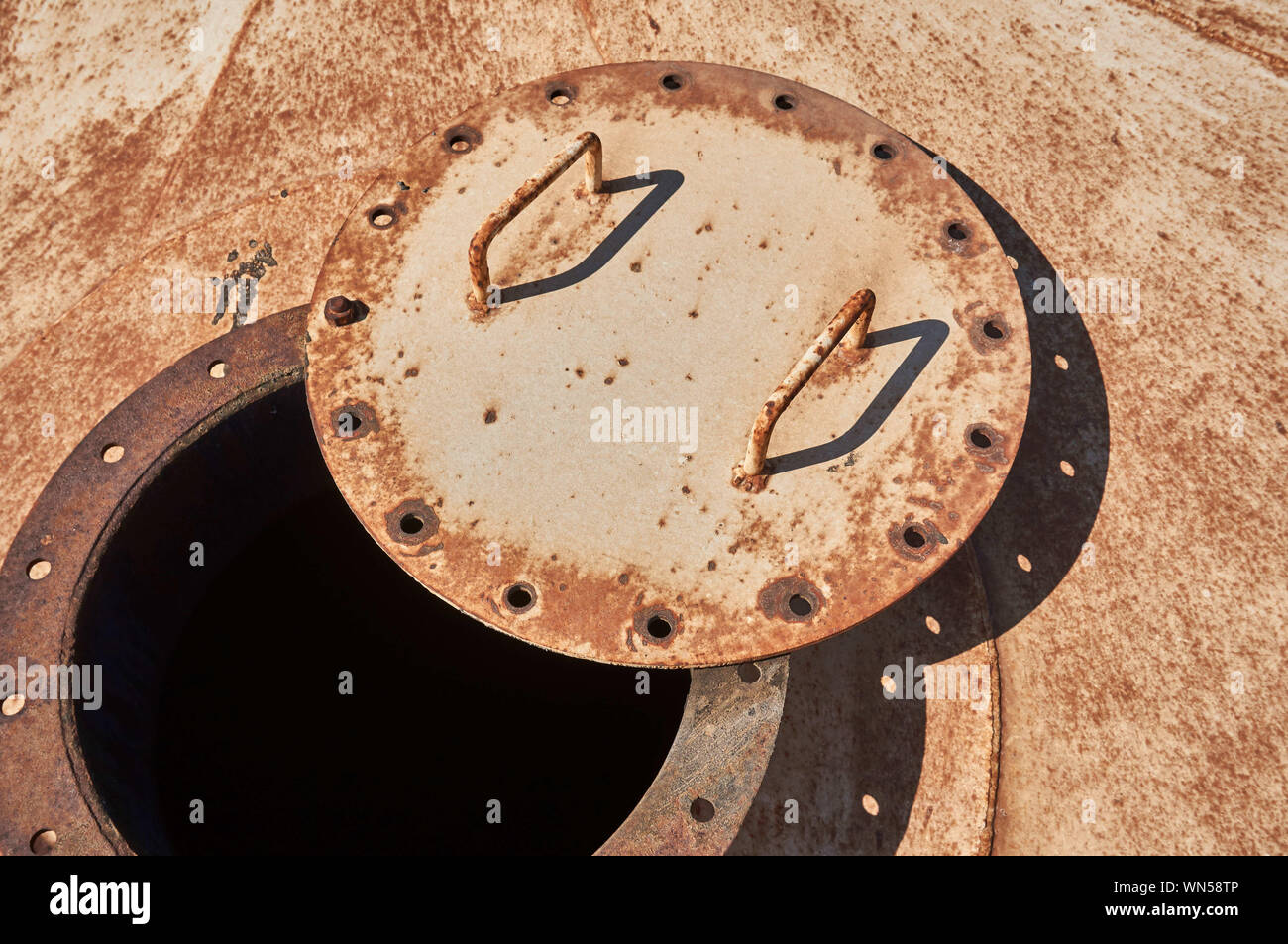 Rusty tank hi-res stock photography and images - Alamy