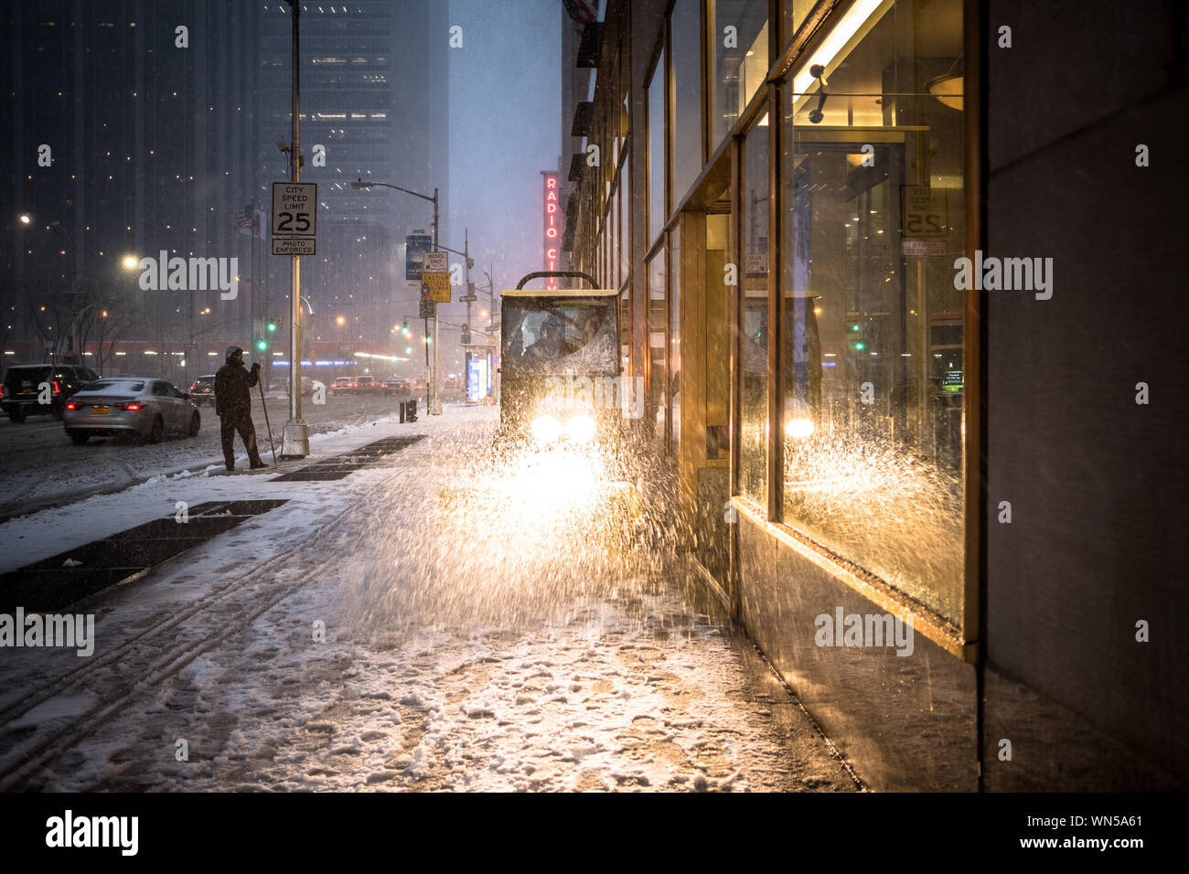 Snowfall manhattan hi-res stock photography and images - Alamy