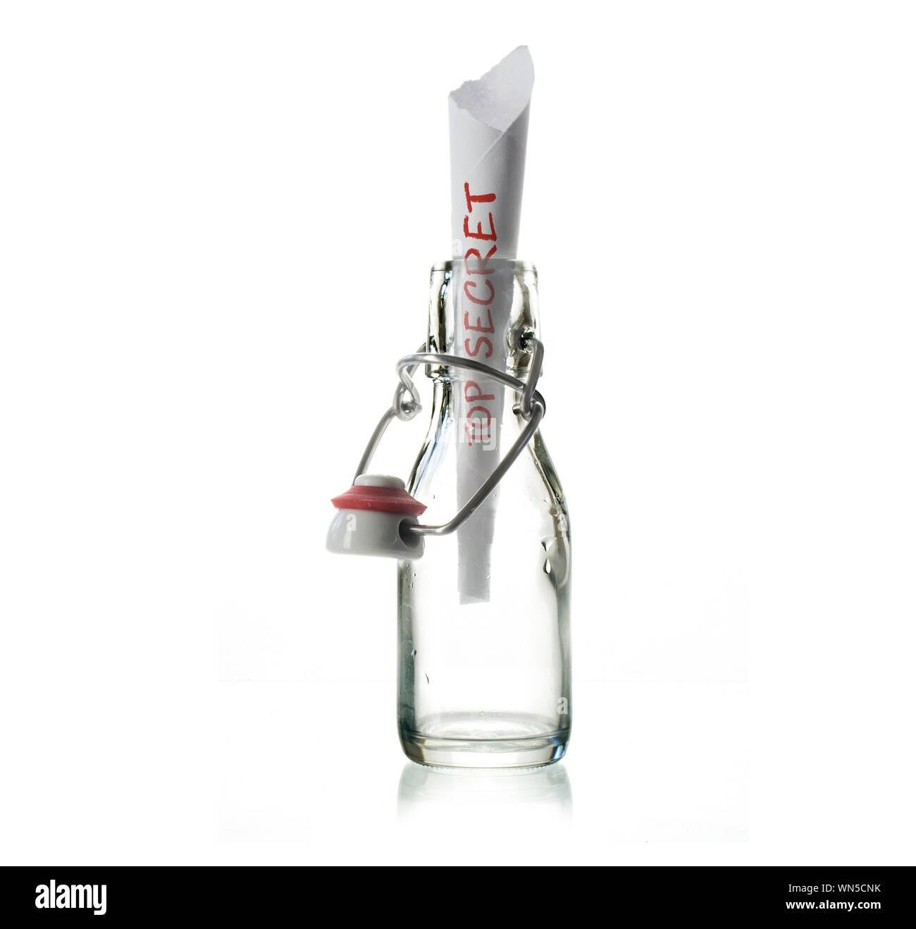 Note in bottle hi-res stock photography and images - Alamy