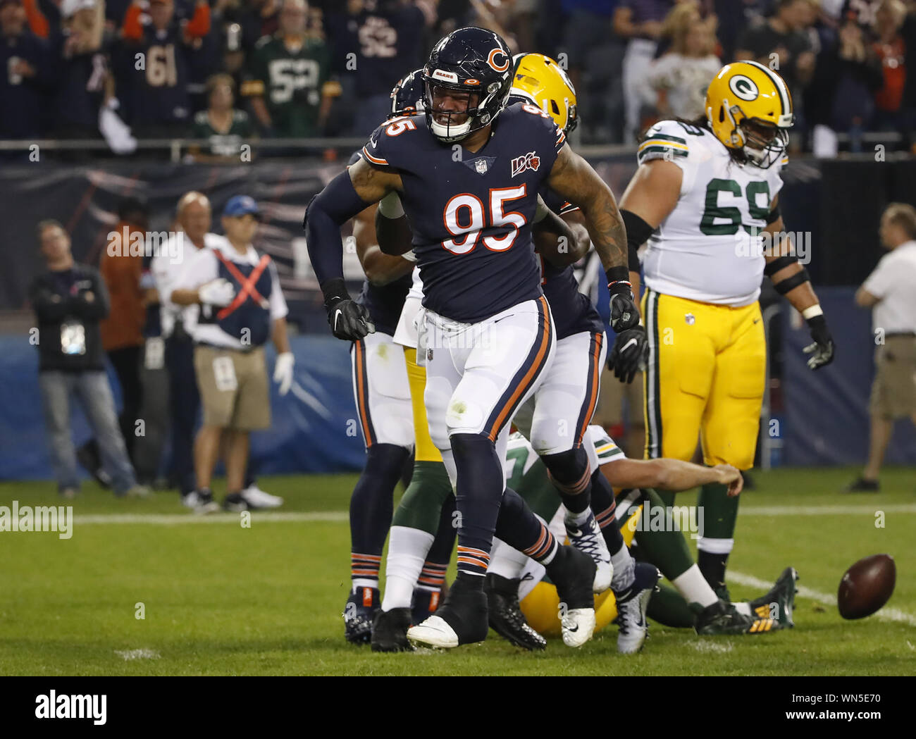 Defensive end roy robertson harris hi-res stock photography and images ...