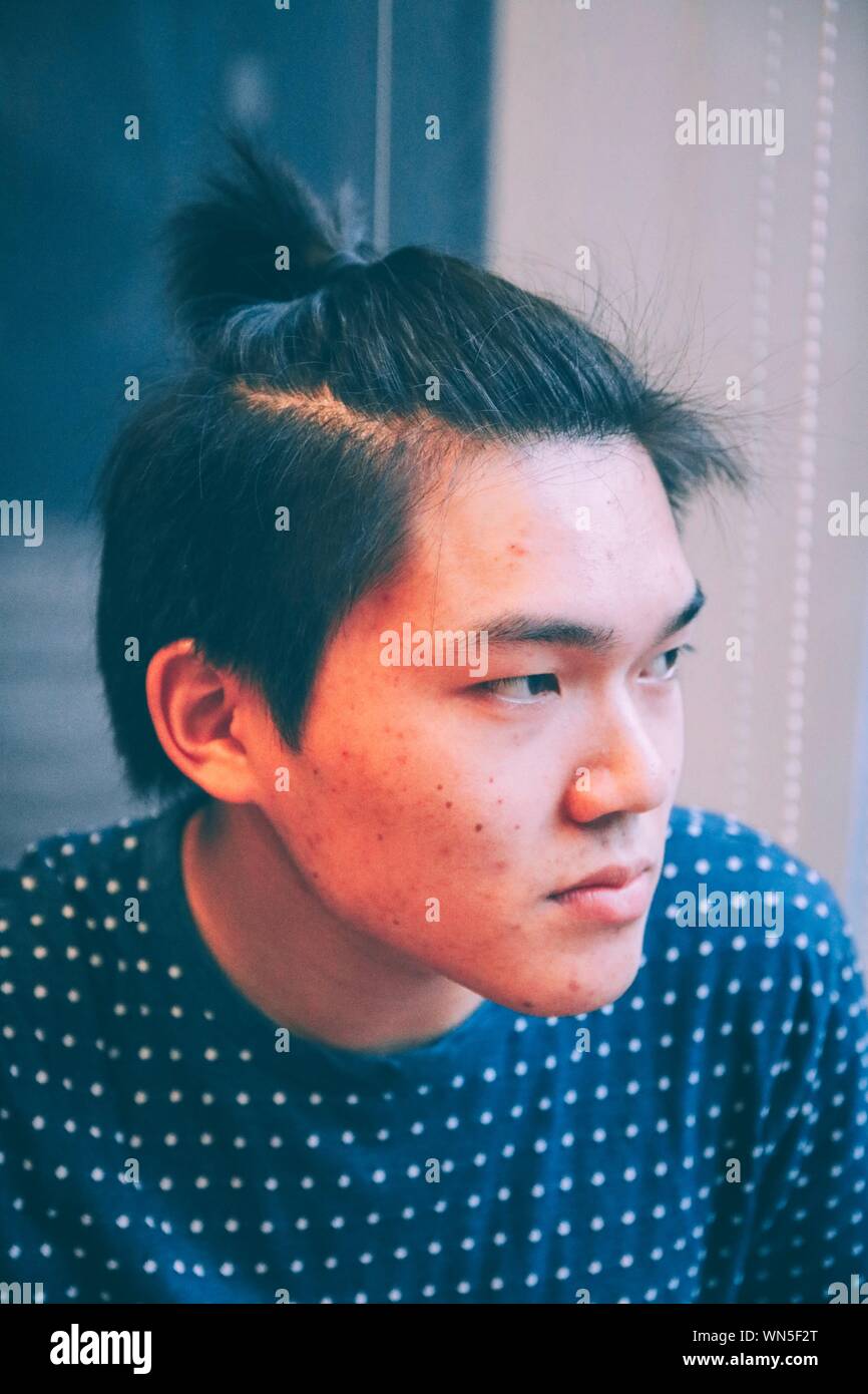 Man with ponytail hi-res stock photography and images - Alamy