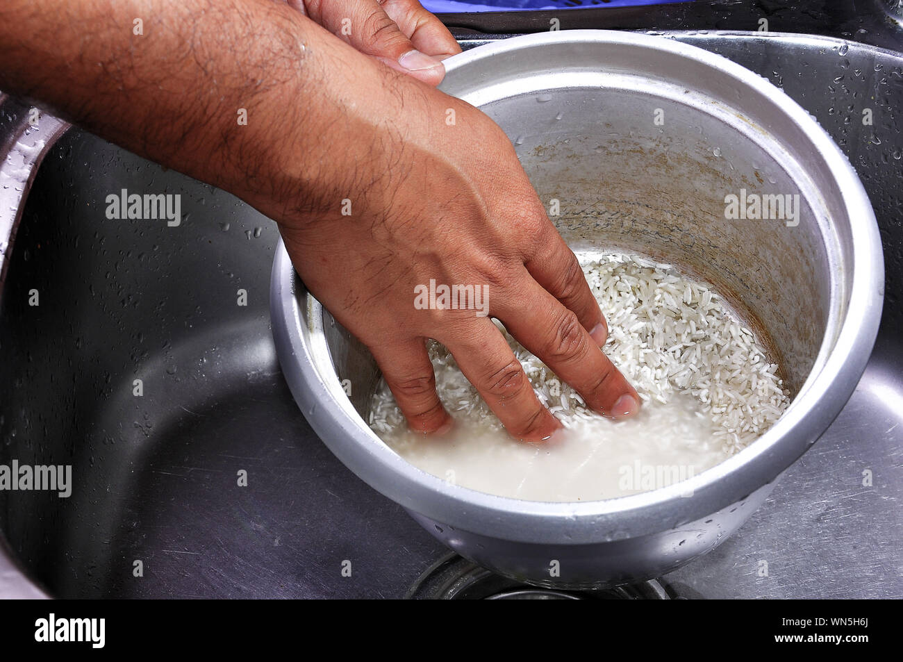 Washing food in sink hi-res stock photography and images - Alamy
