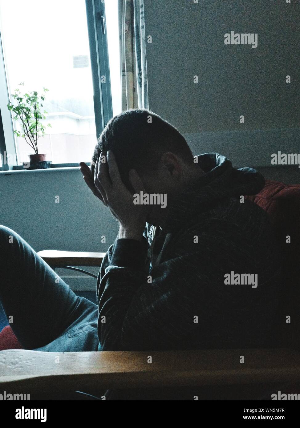 Sad man window hi-res stock photography and images - Alamy