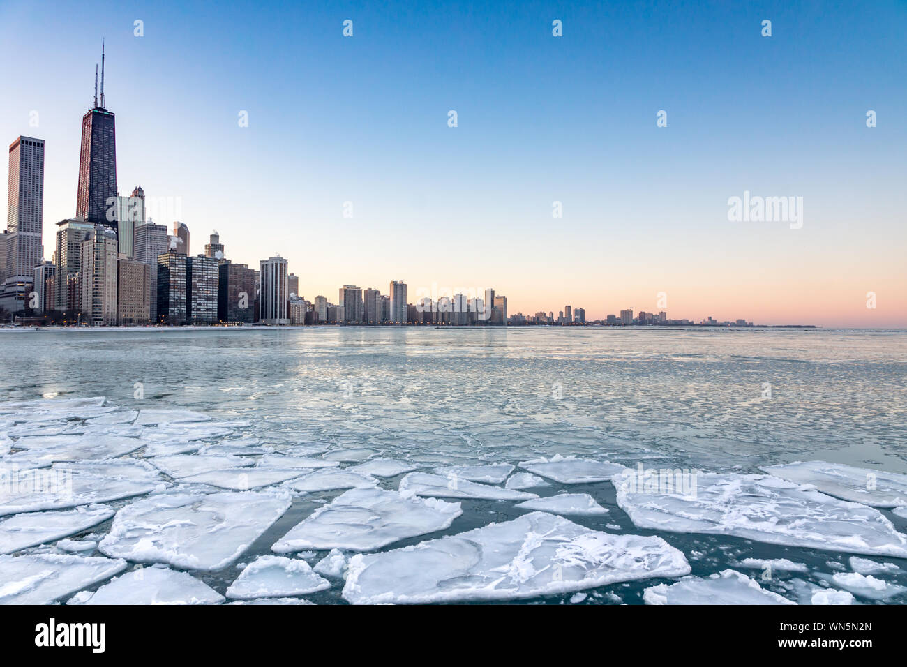 Chicago winter hi-res stock photography and images - Alamy