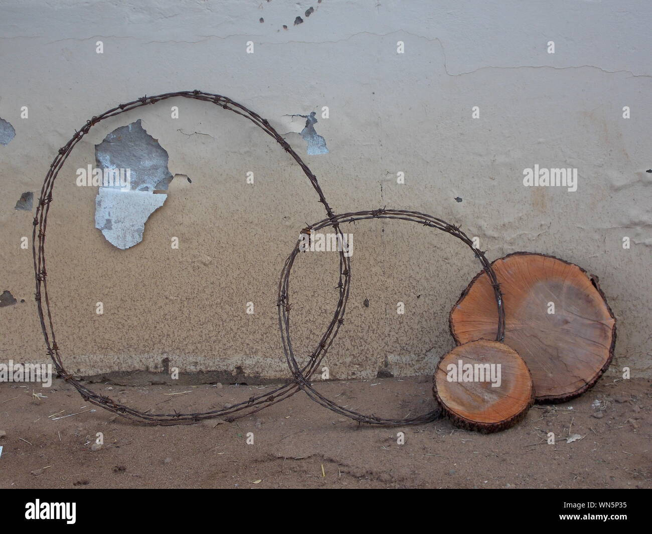 Circle barb wire hi-res stock photography and images - Alamy