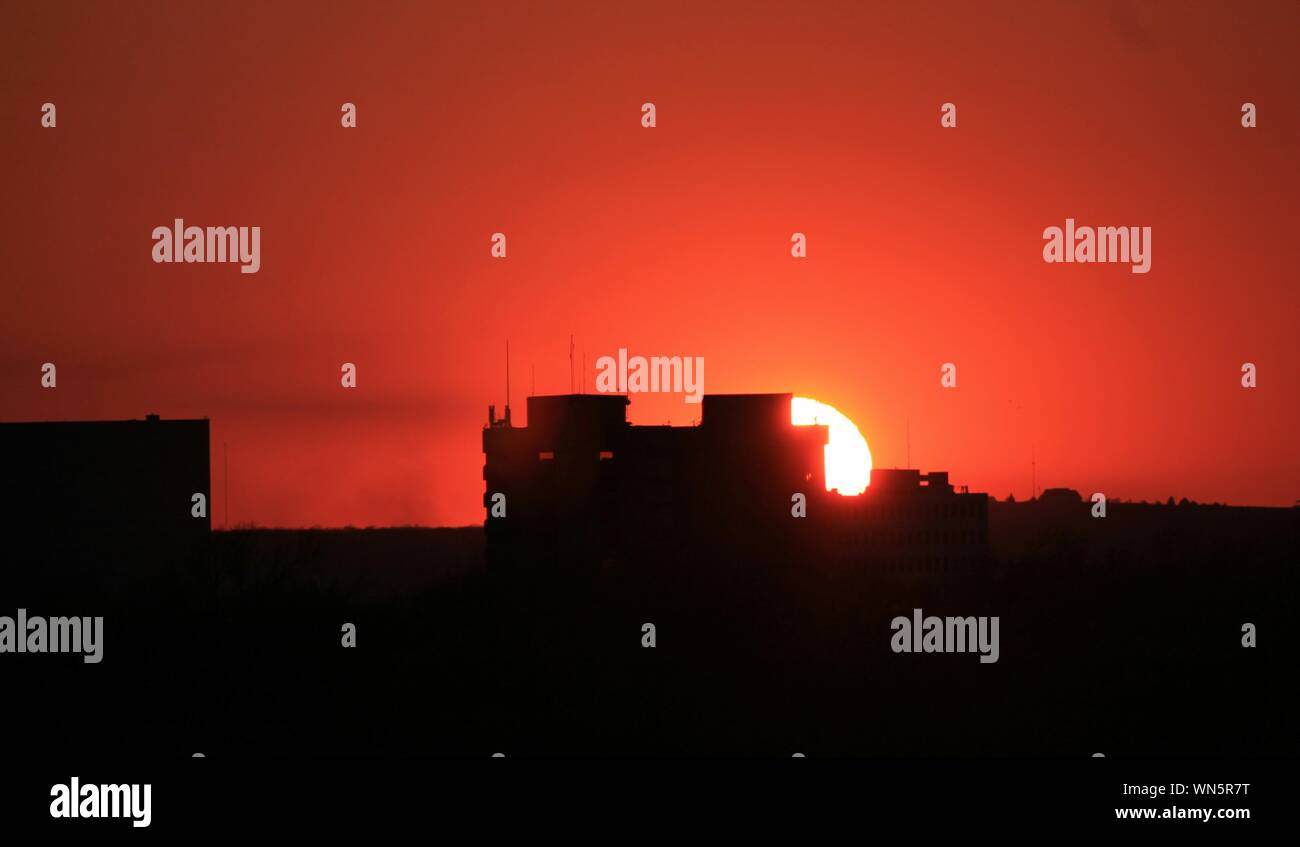 Shining building hi-res stock photography and images - Alamy