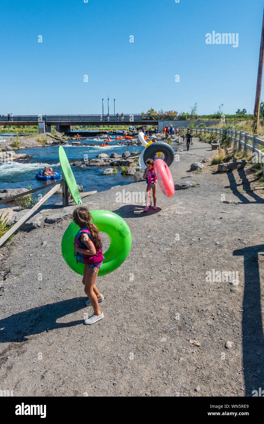 Tubing in the Deschutes River in Bend, Oregon Stock Photo - Alamy