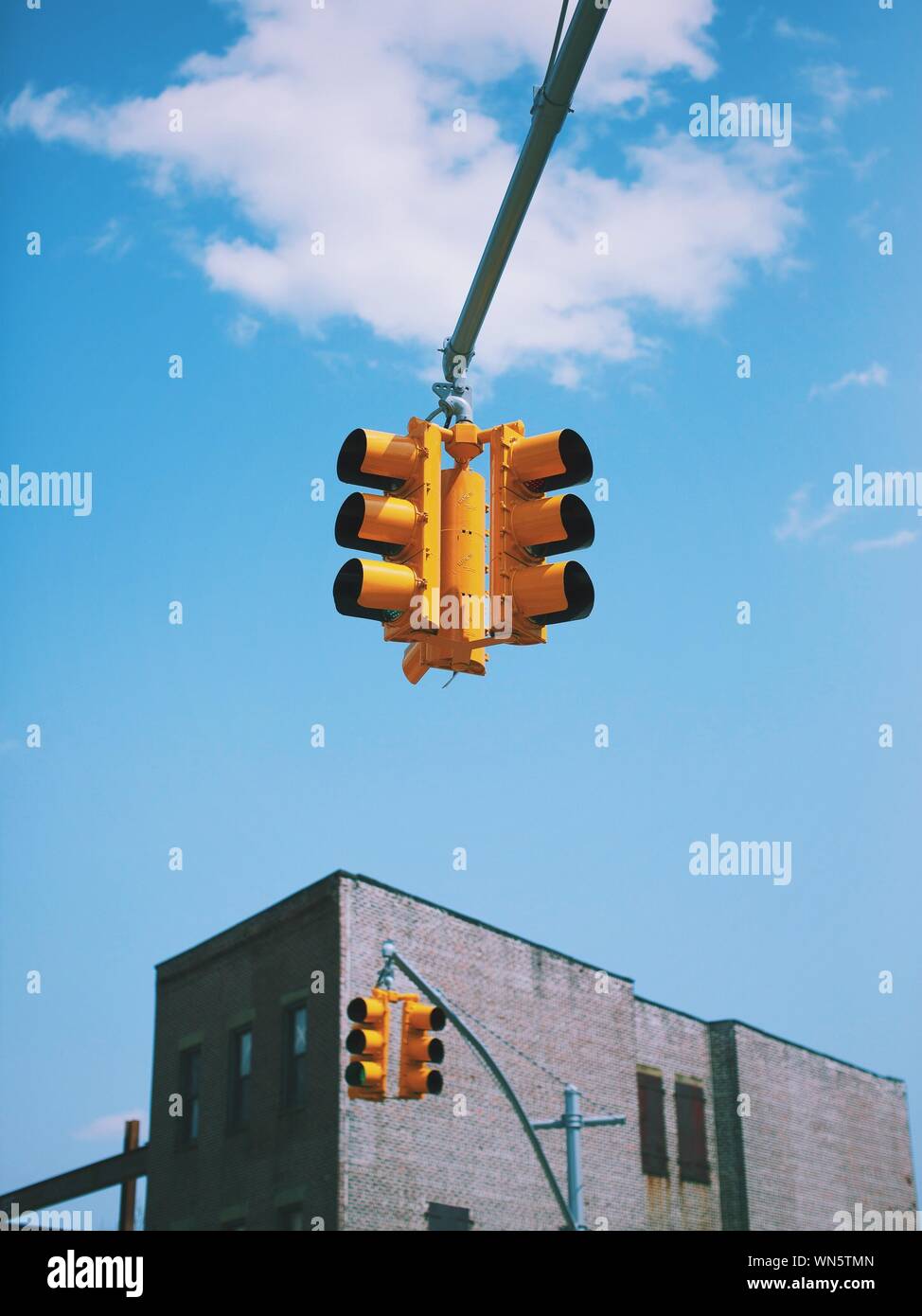 Yellow signals hi-res stock photography and images - Alamy