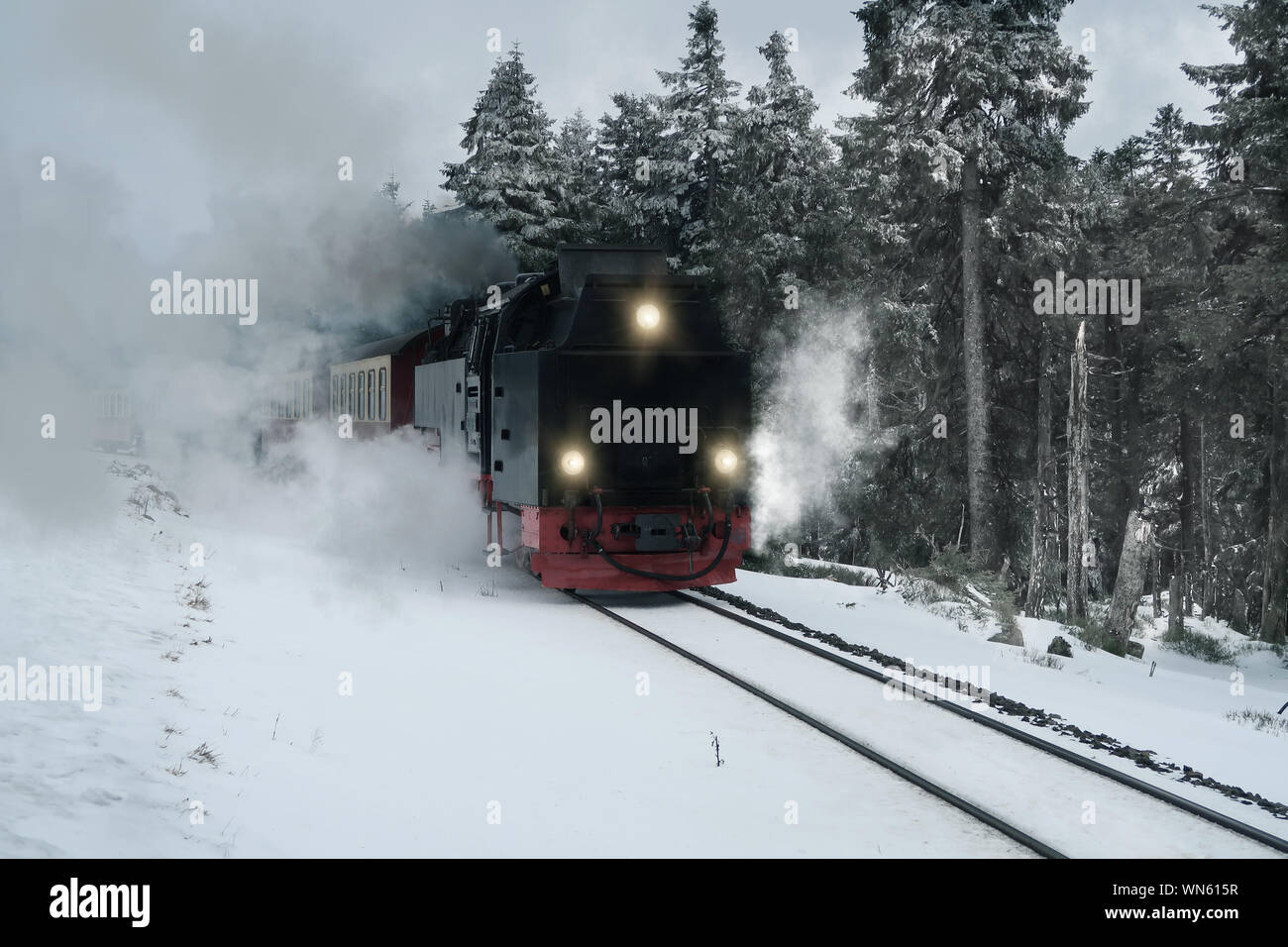 Steam train in snow hi-res stock photography and images - Alamy