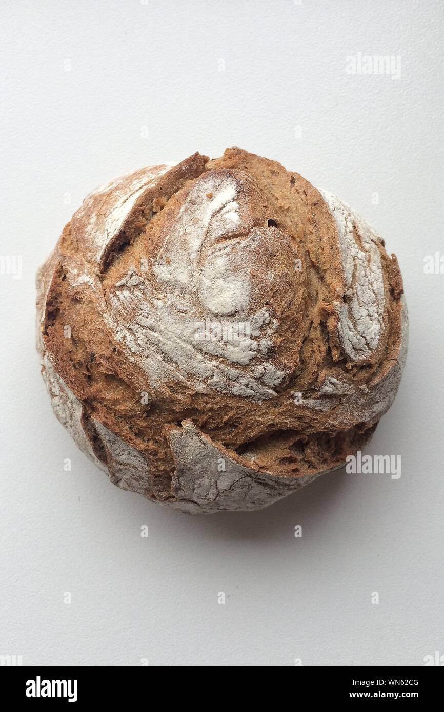 Overhead free hi-res stock photography and images - Alamy