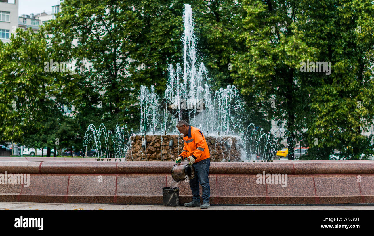 Pouring fountain hi-res stock photography and images - Alamy