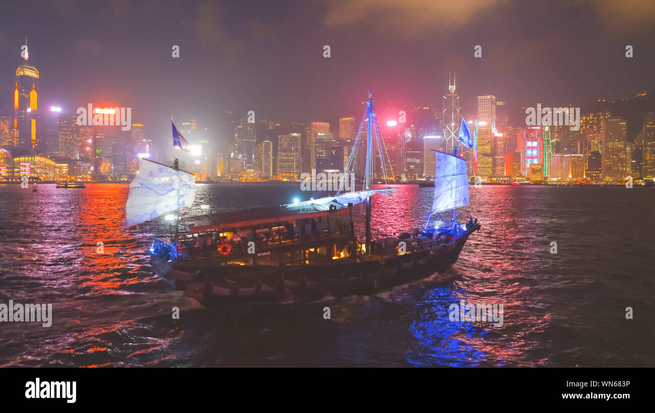 Chinese boat night hi-res stock photography and images - Alamy