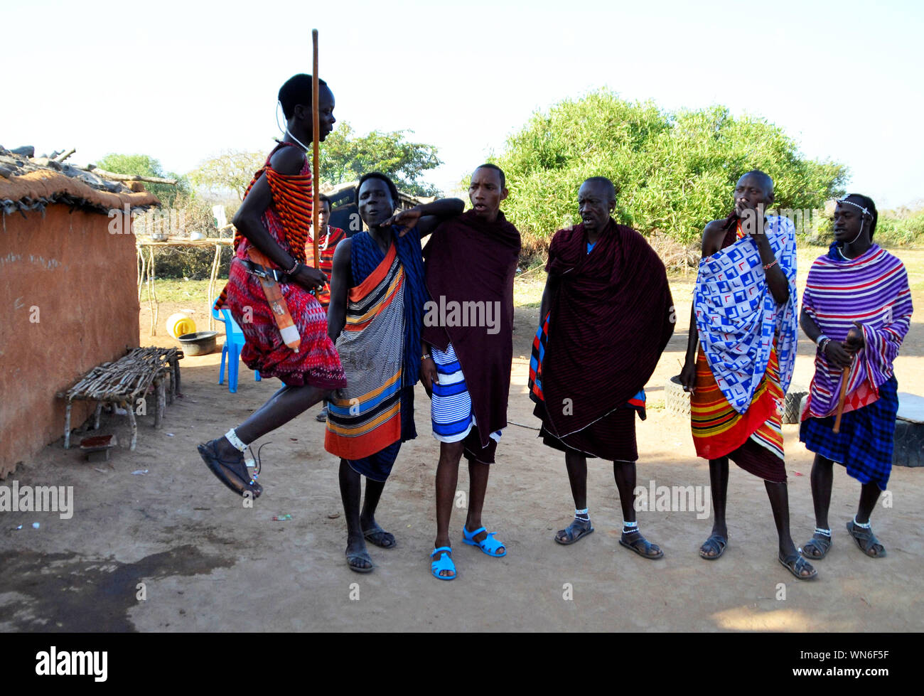 Maasai people jumping dancing kenya hi-res stock photography and images ...
