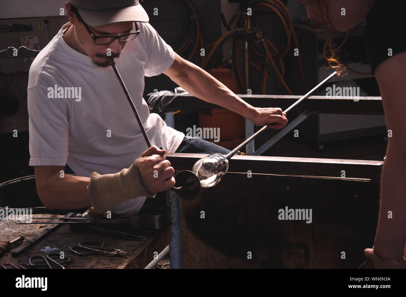 Manufacturing glass hi-res stock photography and images - Alamy