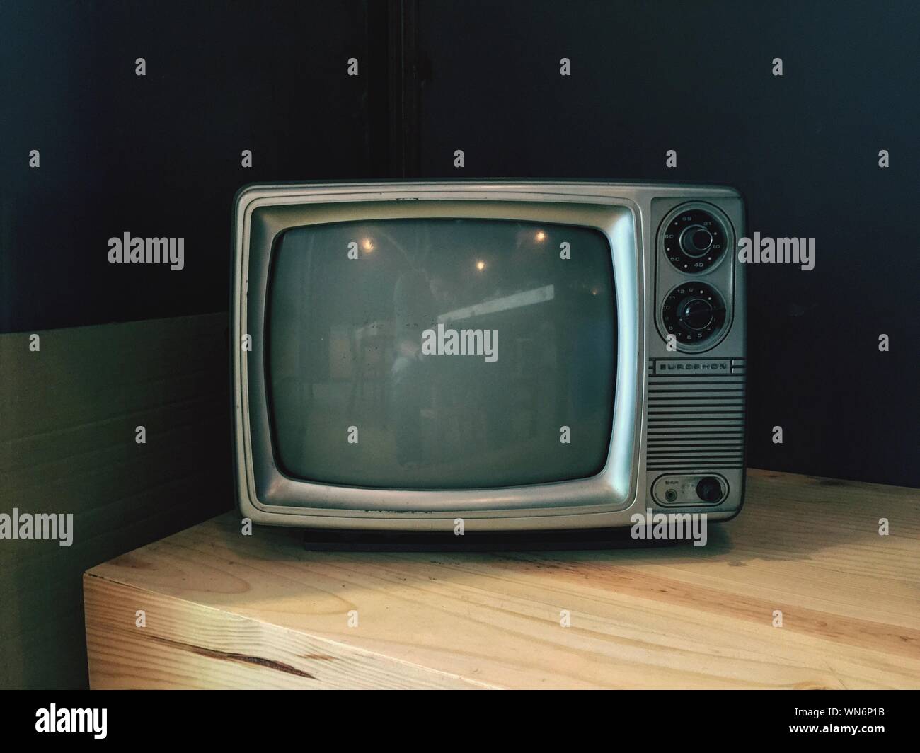 Old fashioned television set hi-res stock photography and images - Alamy
