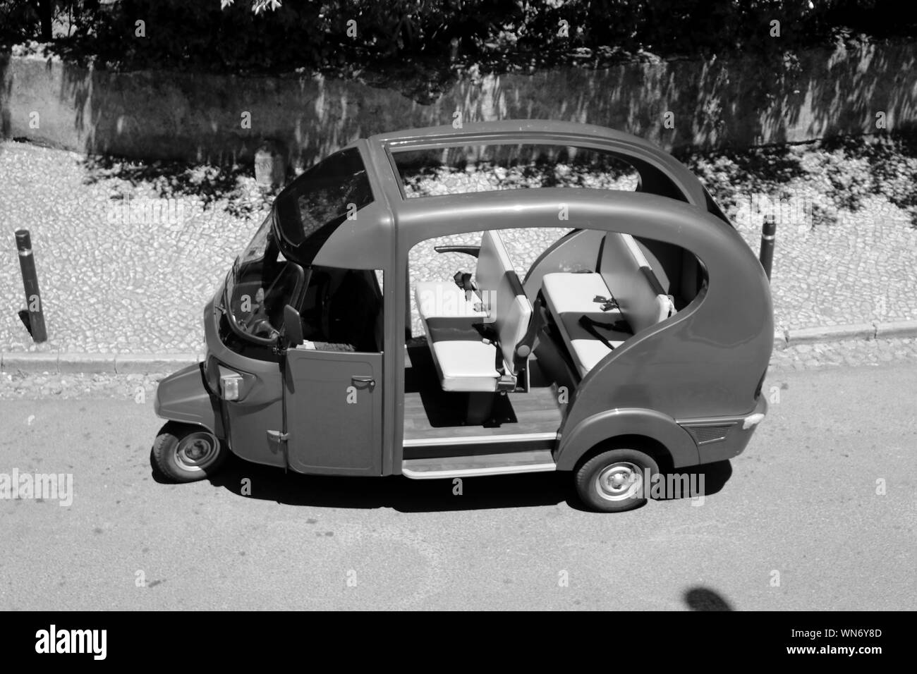 Rickshaw road hi-res stock photography and images - Alamy