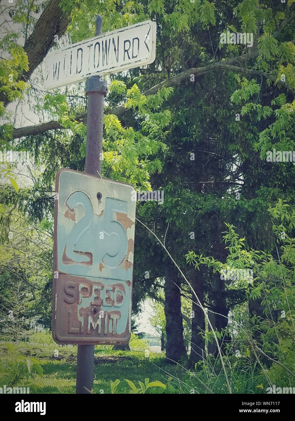 Weathered signs hi-res stock photography and images - Alamy