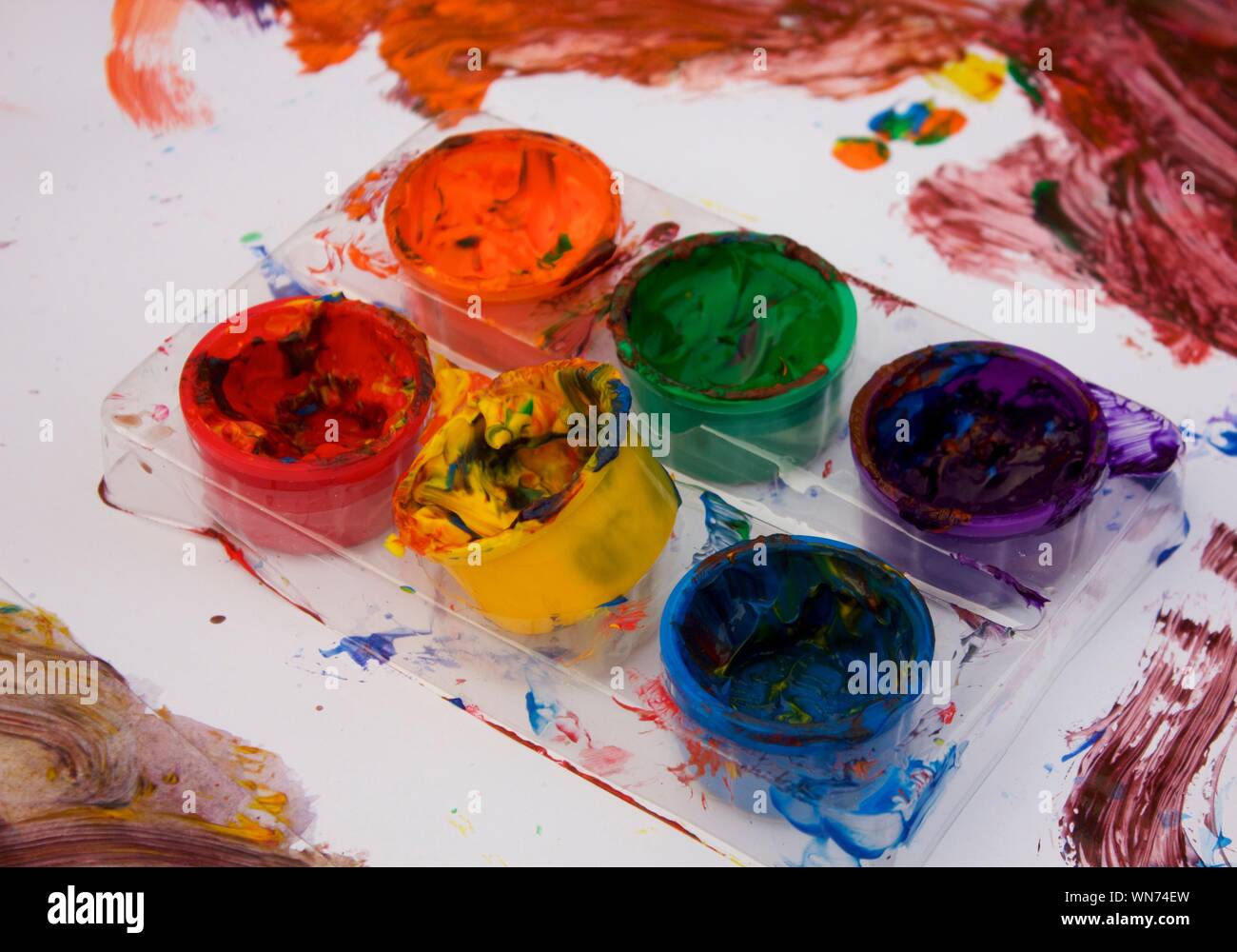 Plastic paint containers hi-res stock photography and images - Alamy