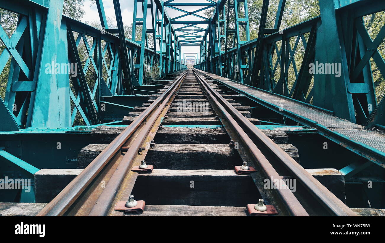 Iron bridge railroad tracks hi-res stock photography and images - Alamy