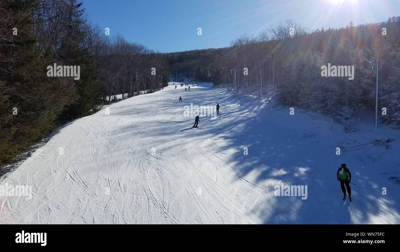 Skiing road hi-res stock photography and images - Alamy