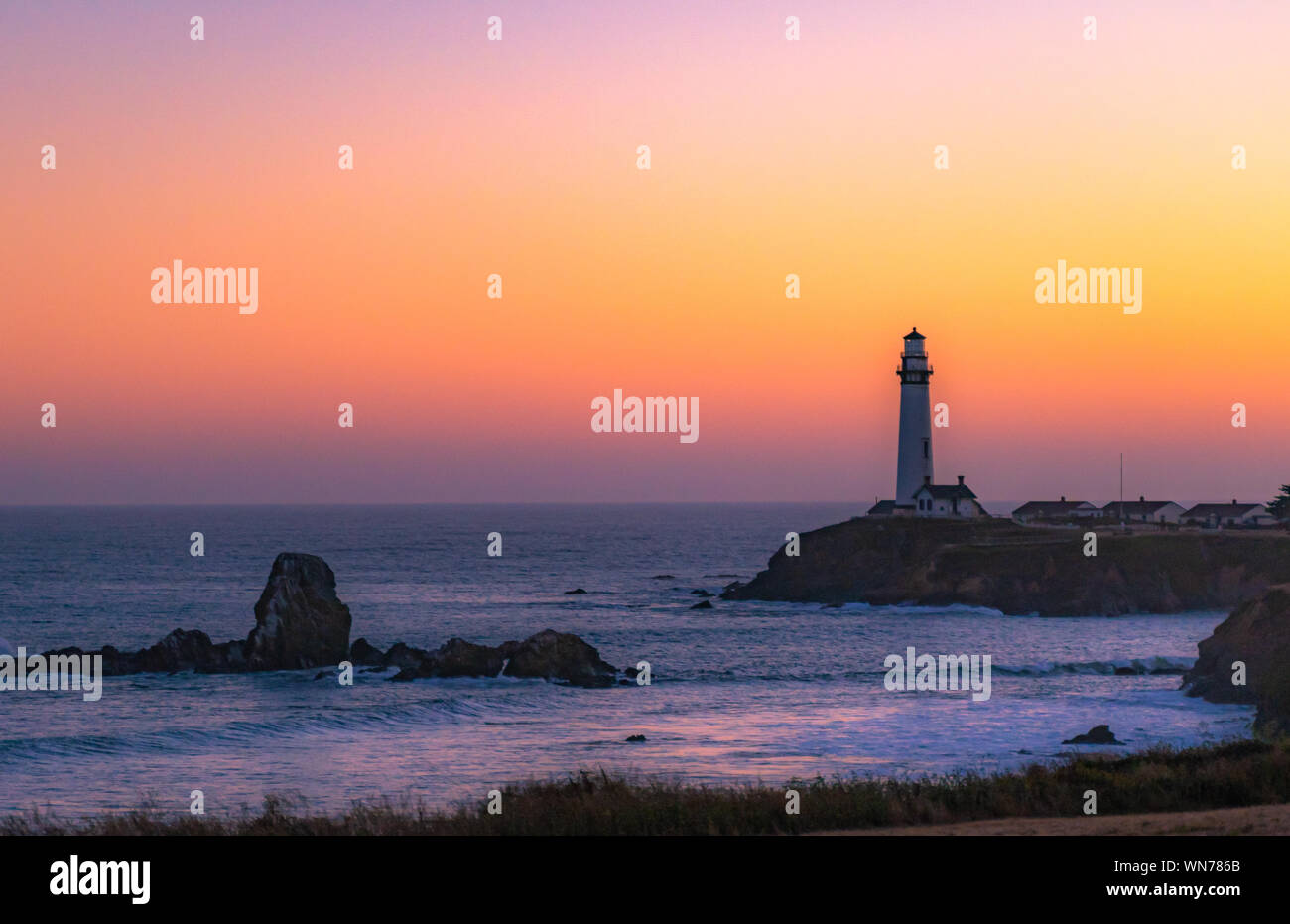 Lighthouse storm waves night hi-res stock photography and images - Alamy