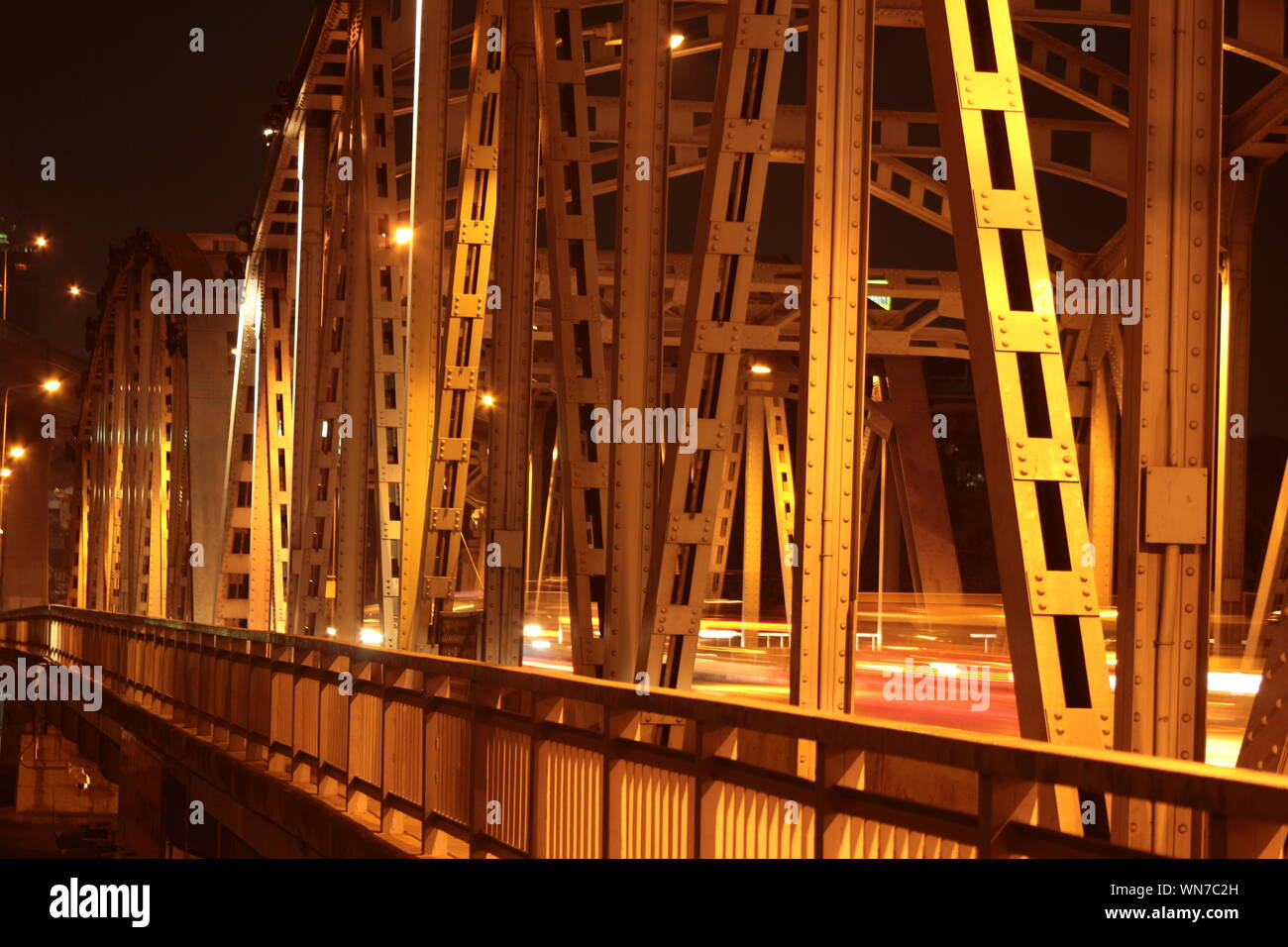 Yellow bridge at night hi-res stock photography and images - Alamy