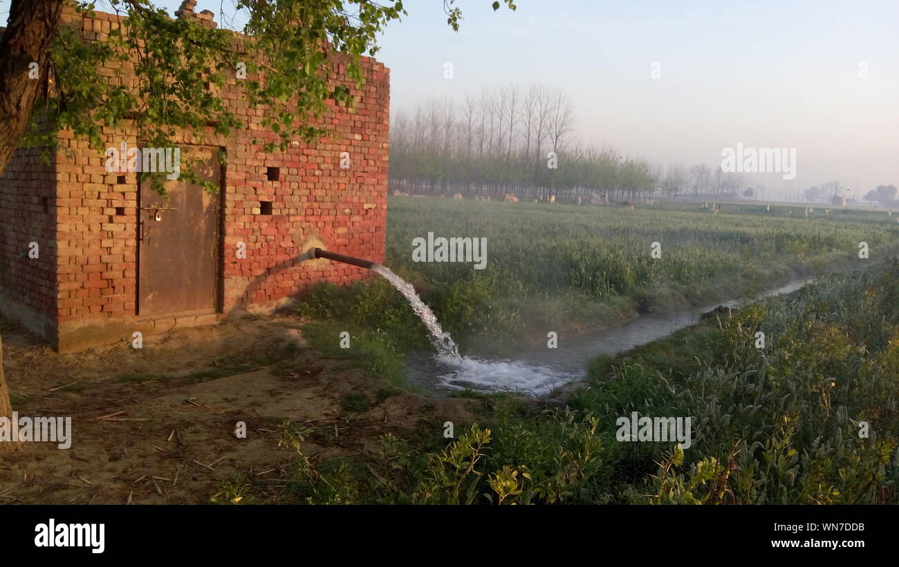 Water out of pipe hi-res stock photography and images - Alamy